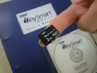DNP、ICカードの機能をmicroSDカードに搭載できる「TinySmart」 - ケータイ Watch Watch