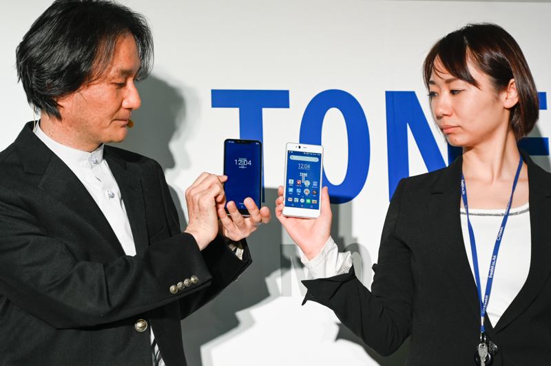 トーンモバイル、家族全員に向けたスマホ新モデル「TONE e19」 - ケータイ Watch