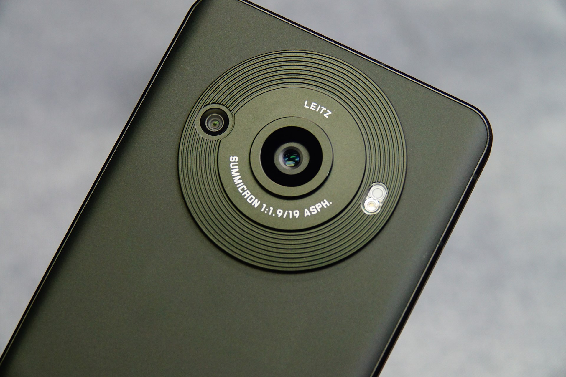 1インチセンサーカメラの「AQUOS R8 pro」が本日20日発売 - ケータイ Watch