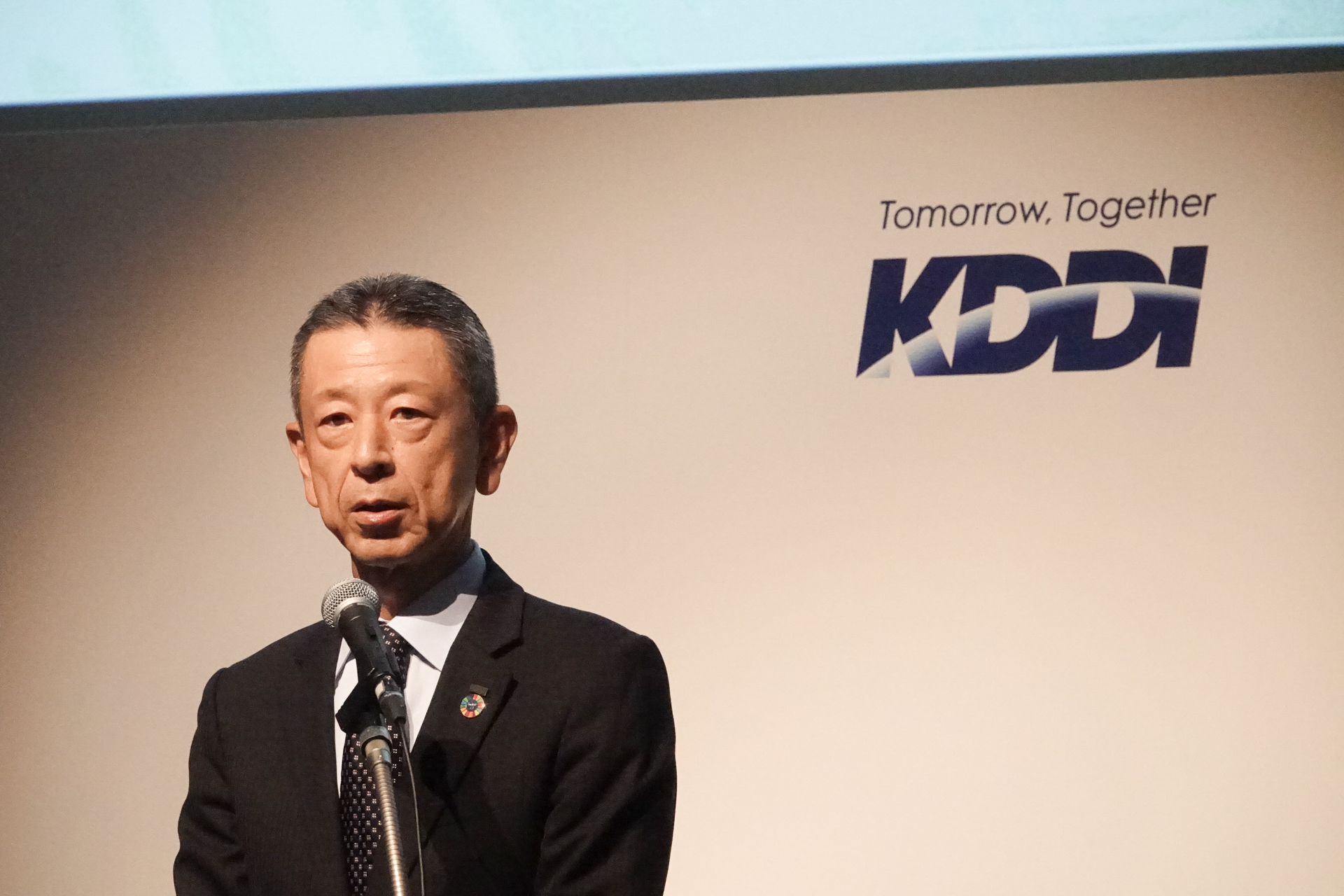 KDDIが法人事業の拡大で目指す世界とは、“超デジタル社会”到来に向けて - ケータイ Watch