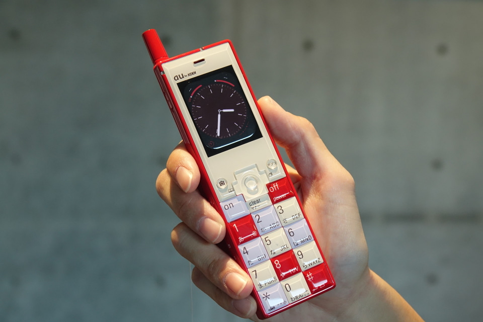 完売の「初代INFOBAR型」Apple Watchケースで在庫追加へ、19日12時～ - ケータイ Watch