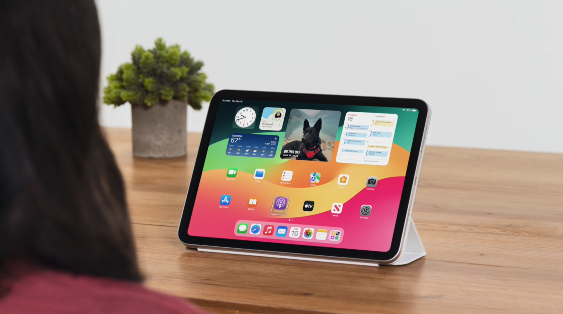 iPadやiPhoneを視線で操作できる新機能「Eye Tracking」など発表、アップルのアクセシビリティ施策 - ケータイ Watch