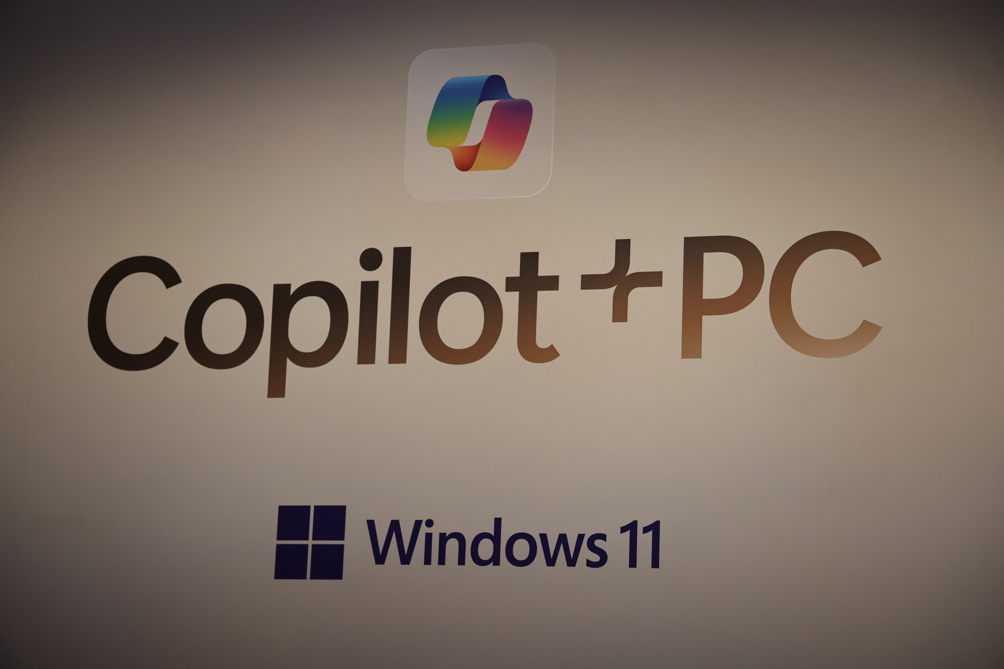 マイクロソフトのAIパソコン「Copilot+ PC」18日から発売、Surfaceシリーズも - ケータイ Watch