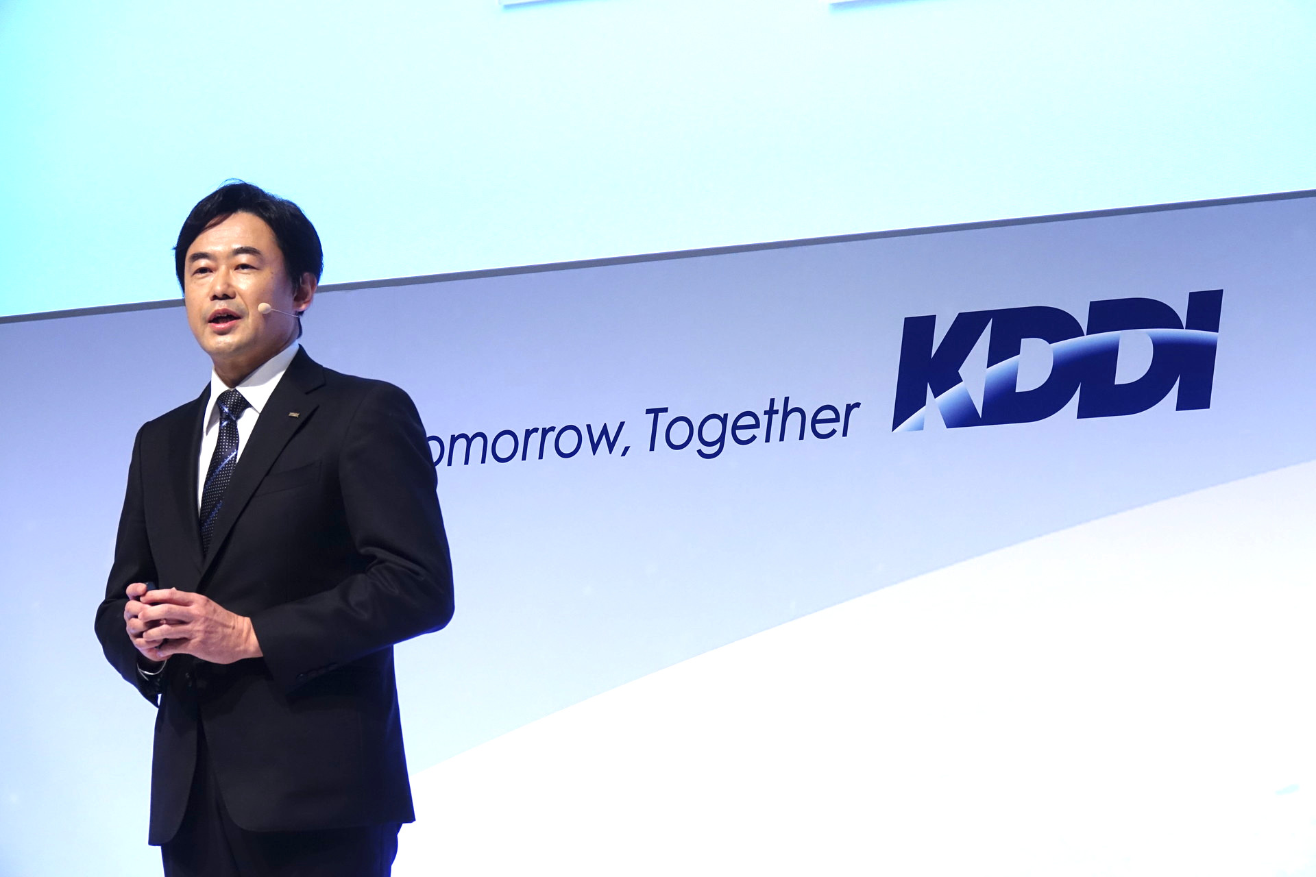 KDDI松田浩路新社長が就任会見、「夢中に挑戦できる会社」つくる - ケータイ Watch