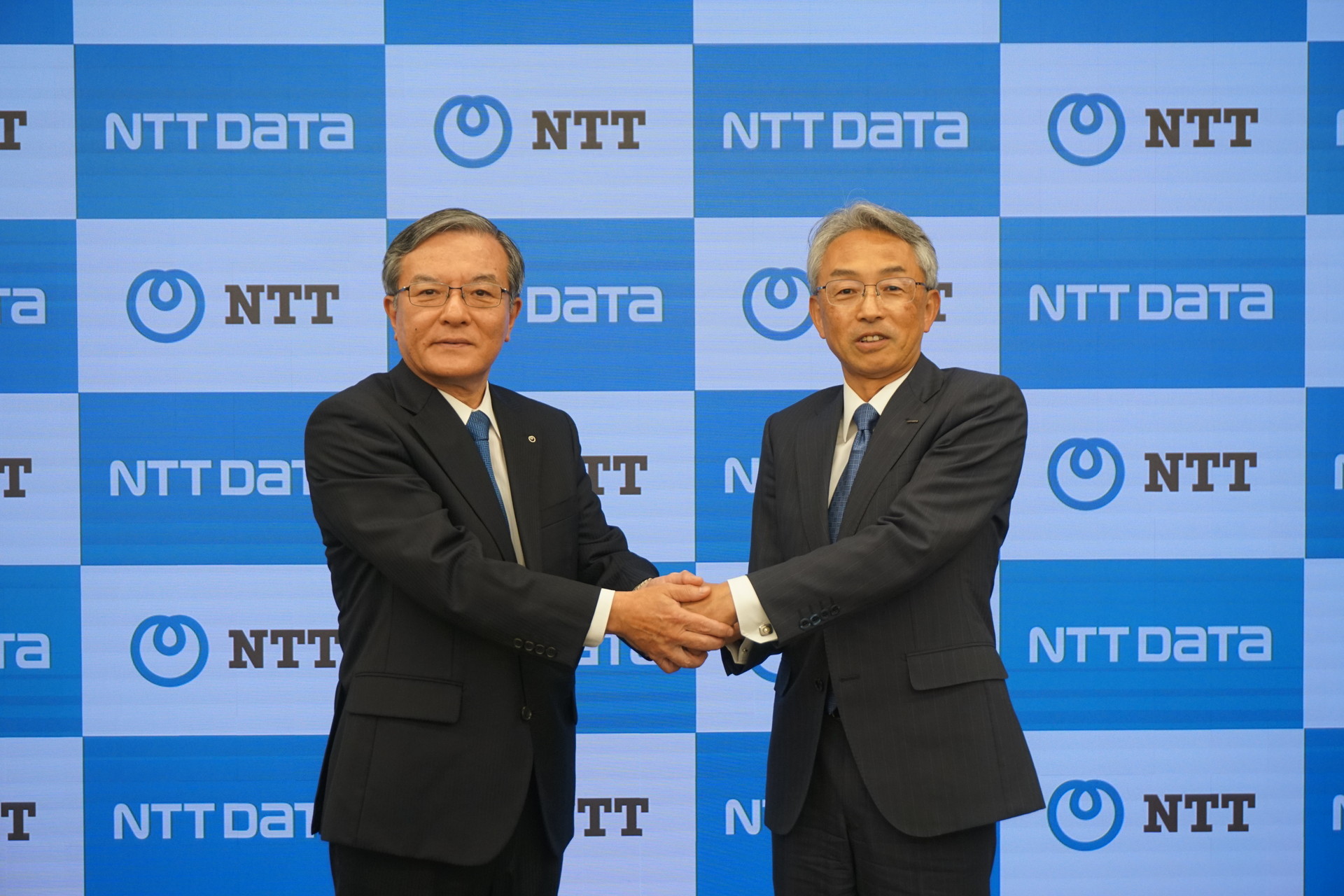 NTT（持株）、NTTデータを完全子会社化へ 約2.3兆円規模 - ケータイ Watch