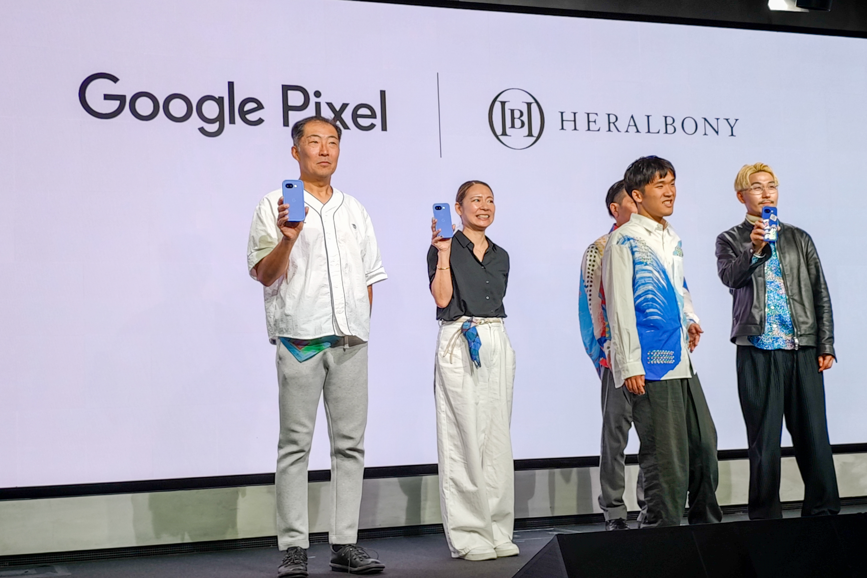 Google Pixel 10aに日本限定モデル「Isai Blue」登場、ヘラルボニーと共同開発した“アートな1台” - ケータイ Watch
