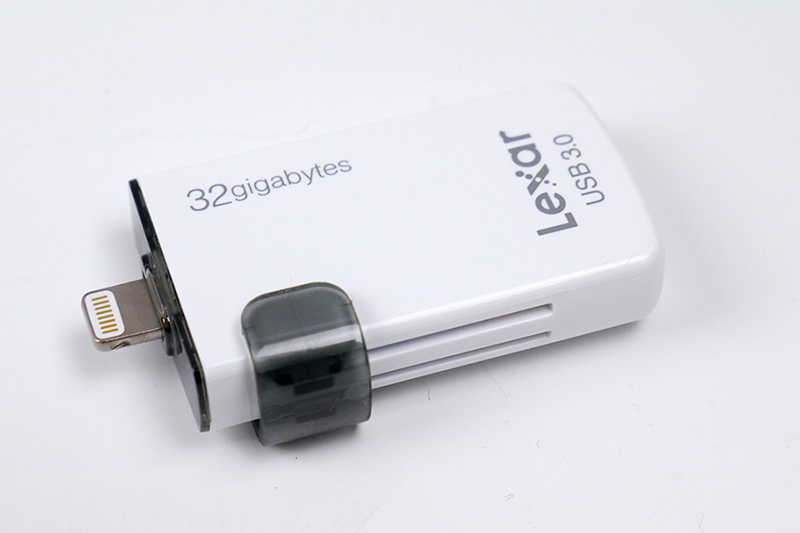 パソコンとiPhone間のファイル移動が簡単にできる「JumpDrive M20i」 - ケータイ Watch Watch