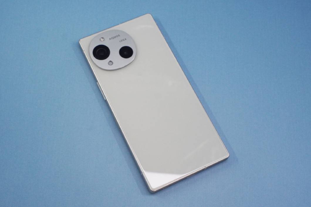 スマホというよりまるでAV機器!? 驚異的な表現力で魅せる「AQUOS R10」の空間に包まれる快楽